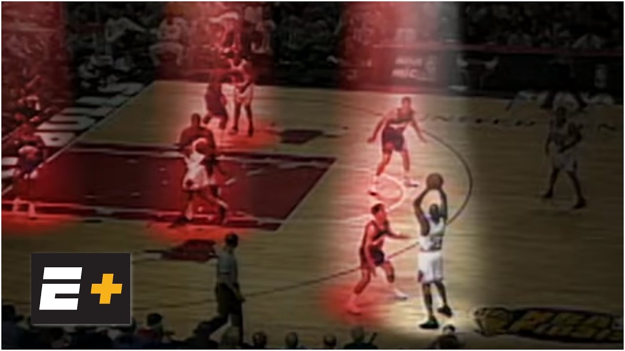 Phil Jackson analyzes MJ highlights and the Bulls' triangle offense on ...