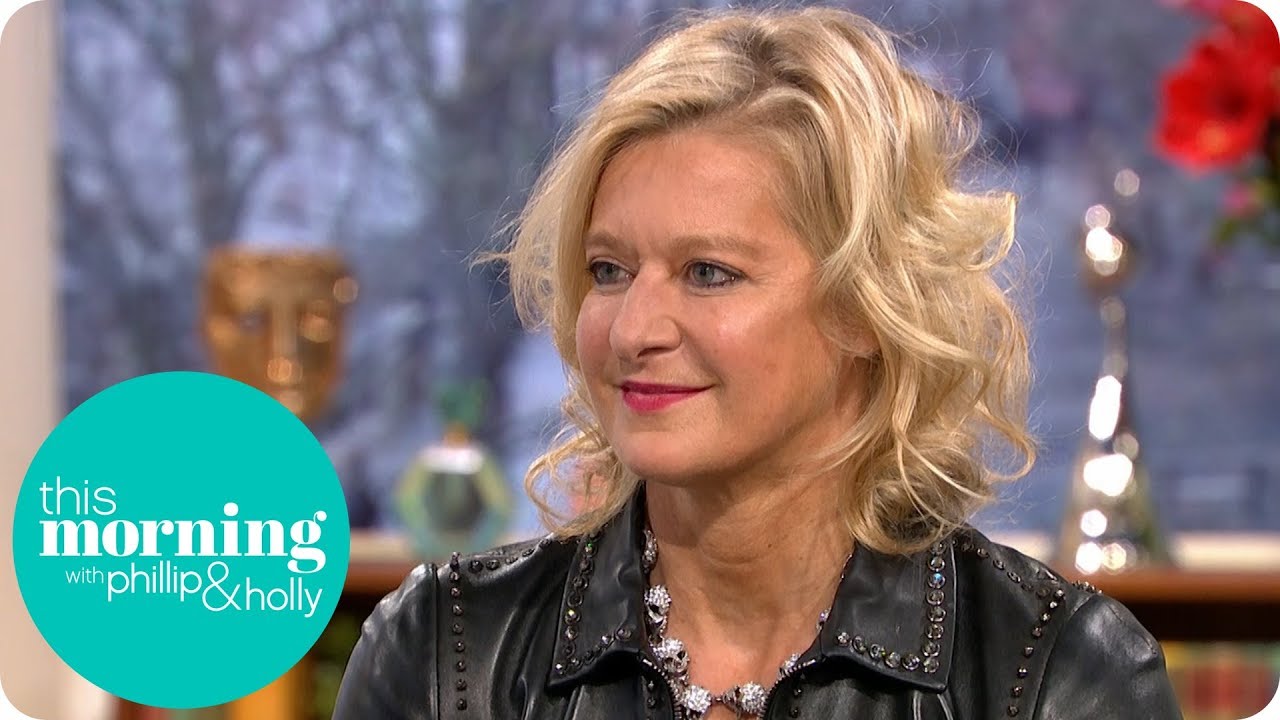 The Artist Who Photographed the Queen on the Loo | This Morning - The ...