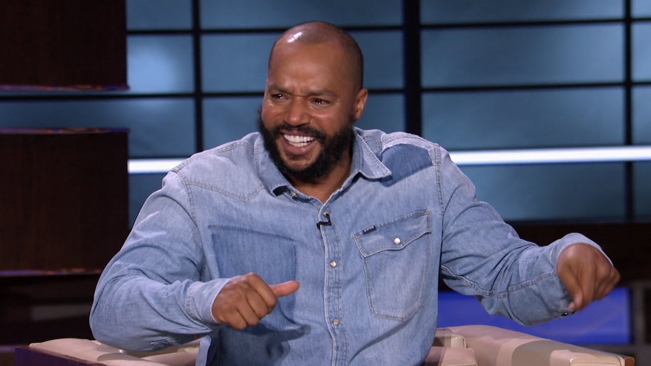 Donald Faison and Anthony Anderson Crack Up at Doris' Finger Tutting ...