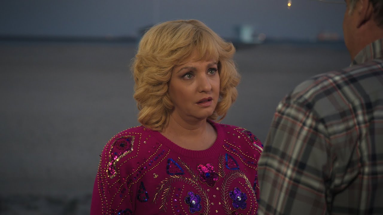 Beverly and Murray Settle in Their New Beach House - The Goldbergs ...