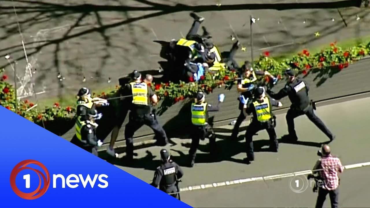 Riot police clash with anti-lockdown protesters in Melbourne and Sydney ...