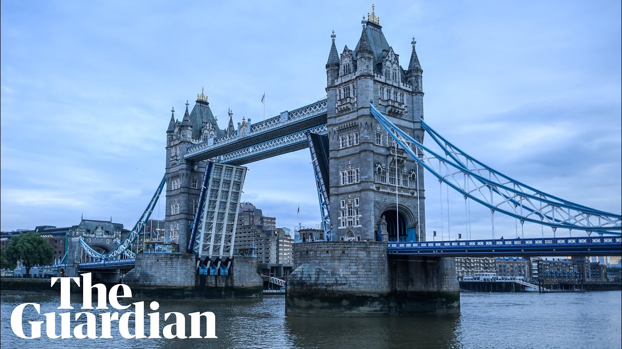 London: disruption as Tower Bridge stuck open after ‘technical failure ...
