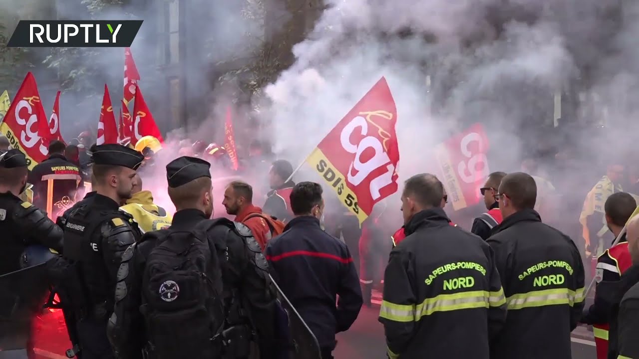 Thousands of firefighters protest for better working conditions in ...