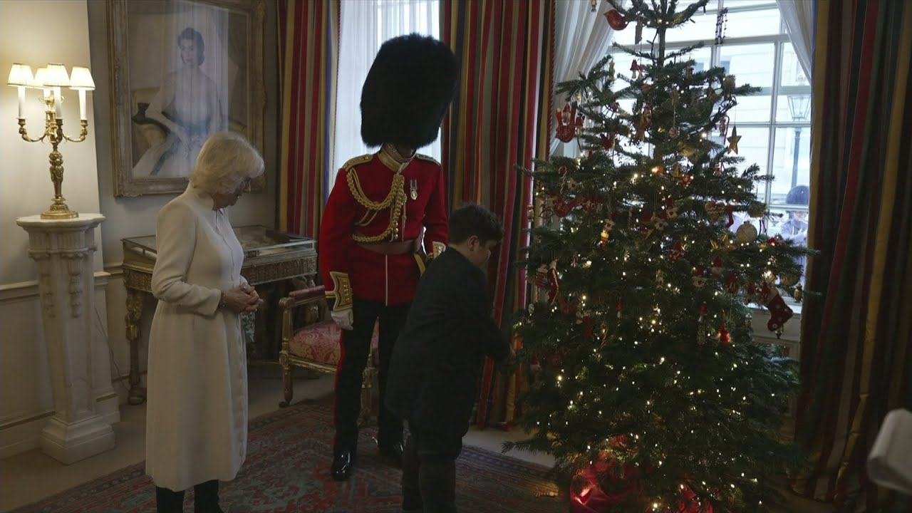 Right royal trees up! Camilla hosts annual Christmas event - The Global ...