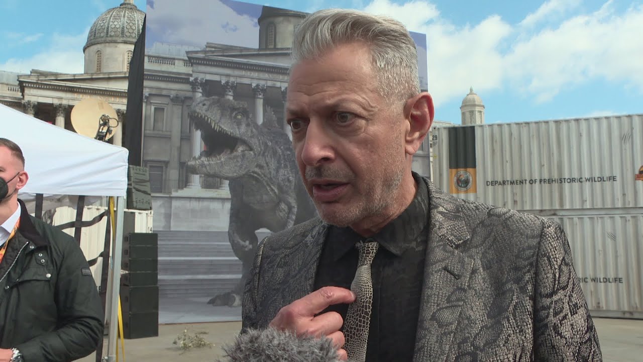 Jeff Goldblum talks iconic Ian Malcolm shirt scene! - The Global Herald