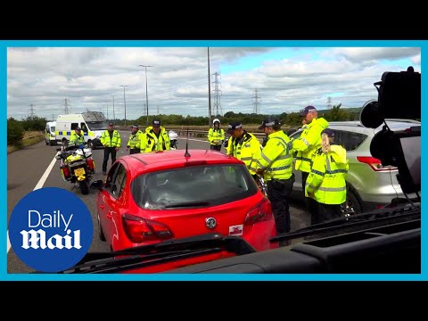 Dramatic standoff: Police shutdown fuel protest and arrest protestors ...