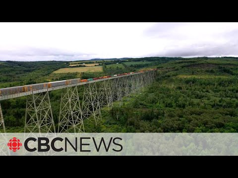 One of Canada's largest train bridges stands almost forgotten in New ...
