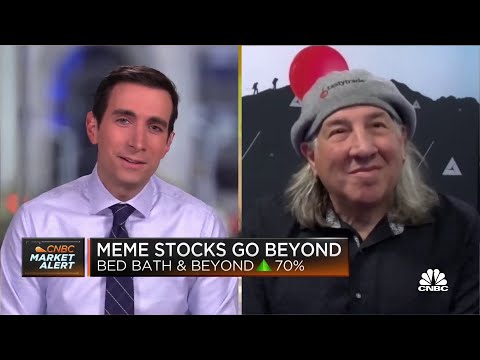 Elon Musk is 'walking down a very dangerous path' with regulators, says ...