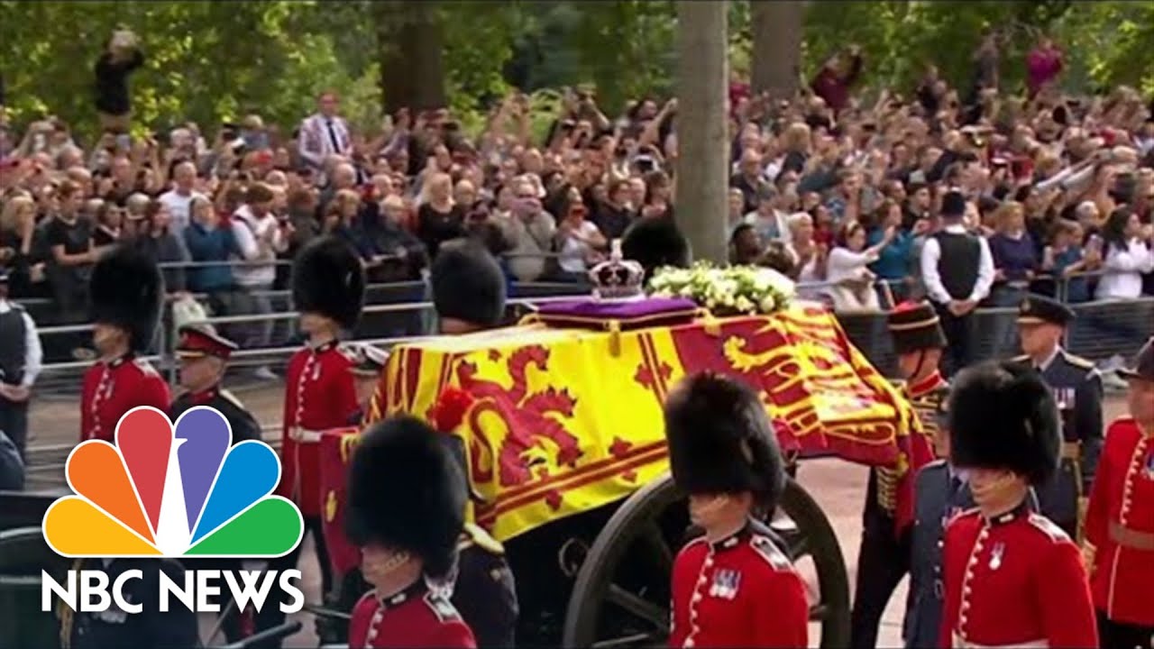 Three-Mile Line Of Mourners Outside Westminster To Say Goodbye To Queen Elizabeth II - The ...