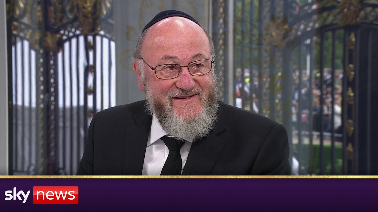 'We should cherish our fond memories' of the Queen - Chief Rabbi - The ...