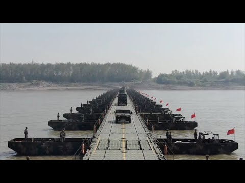 PLA conducts fast pontoon bridge installation drill over Yangtze River ...