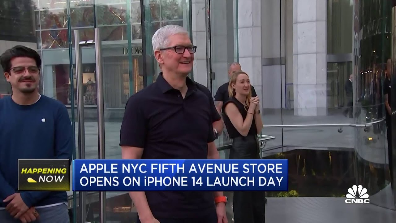 Apple CEO Tim Cook arrives in New York for iPhone 14 launch - The ...
