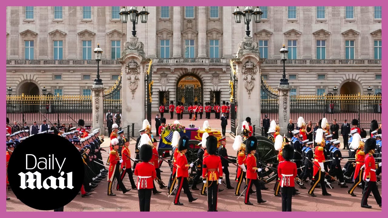 Queen Elizabeth II passes Buckingham Palace for the last time - The ...