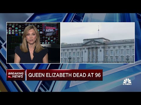 CNBC's Courtney Reagan reports on the groundbreaking life of the late ...