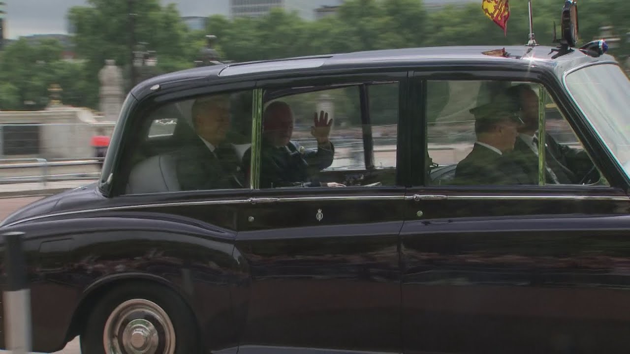 Cheering crowds welcome King back to Palace - The Global Herald