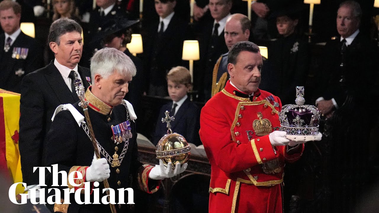Queen’s crown, orb and spectre removed marking the end of Elizabeth II ...