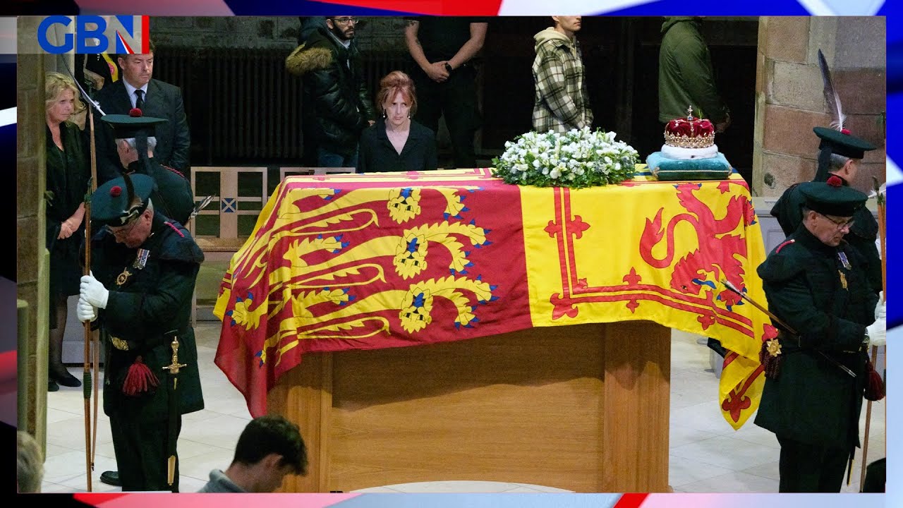 Queen Elizabeth II: Scottish public pays their respect at St Giles ...