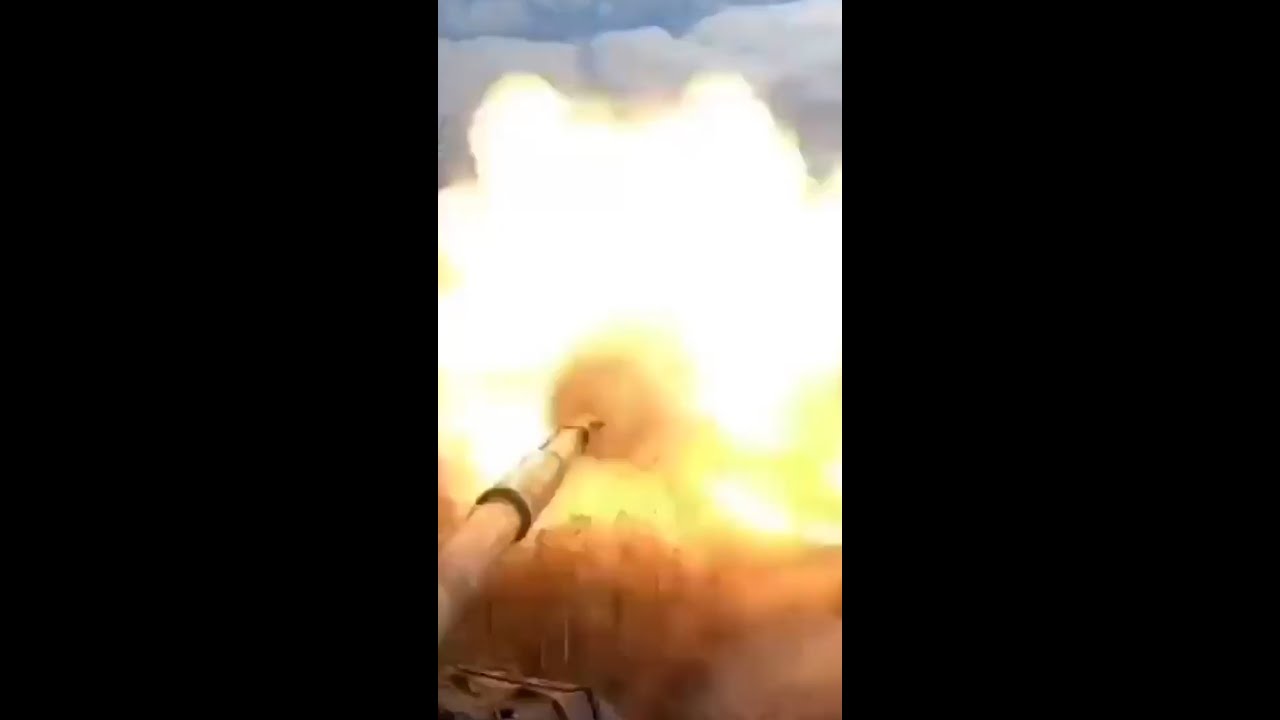 Up-close combat footage from #Ukraine tank fighting near #Kherson - The ...
