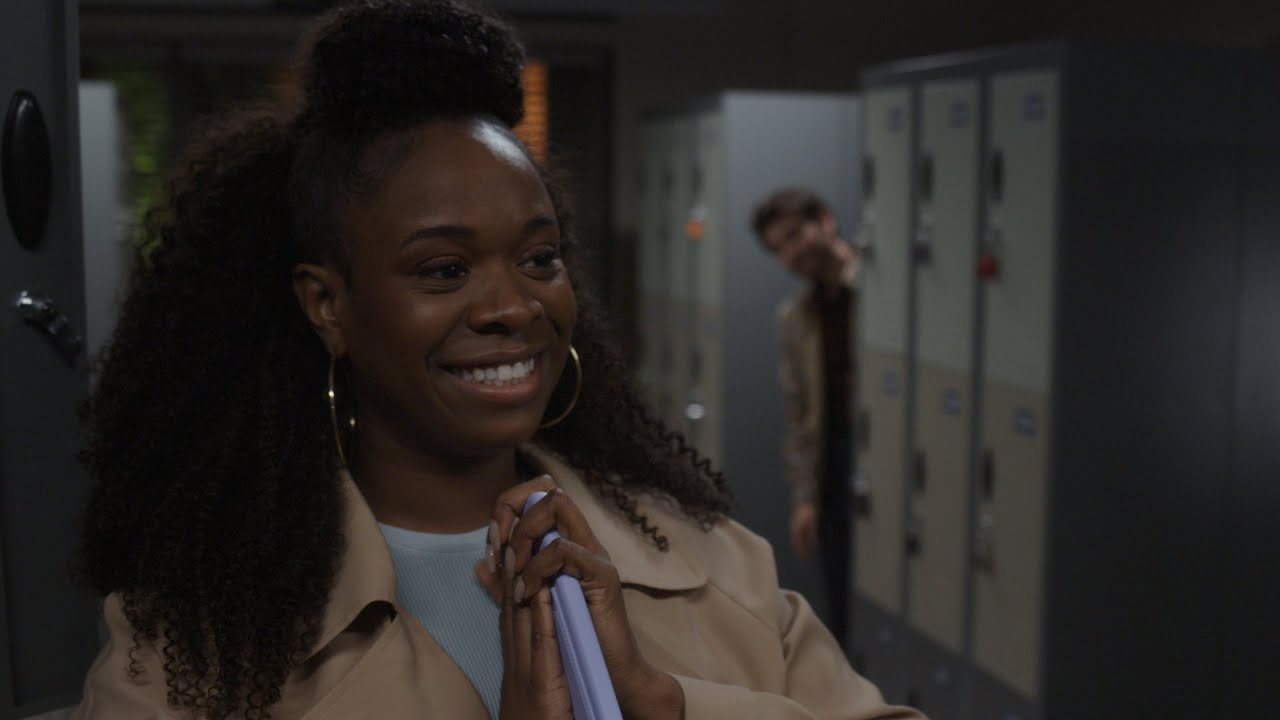 Is Jordan Flirting with the New Resident? - The Good Doctor - The ...