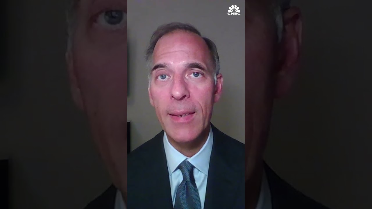 Mark Zandi warns a recession may come in the second half of 2023 # ...