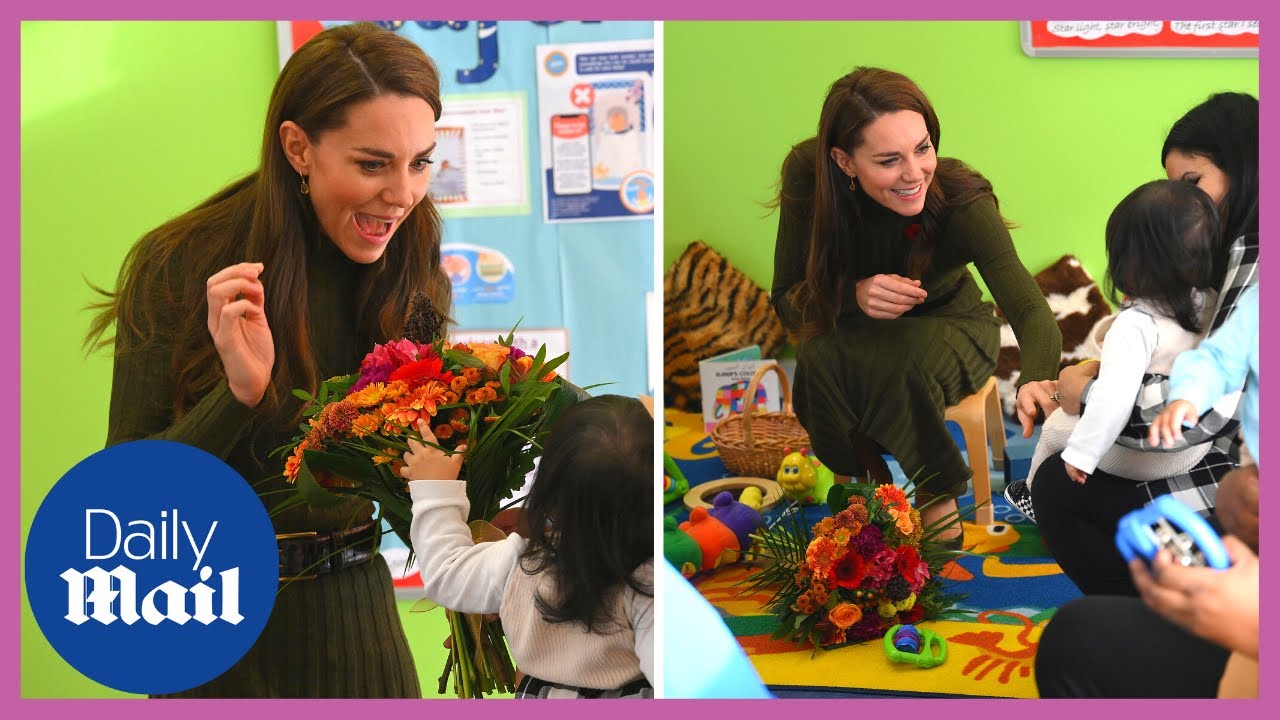 Kate Middleton meets mothers at Children's Centre in London - The ...