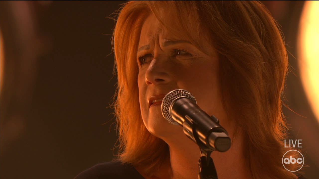 Chris Stapleton and Patty Loveless Perform 'You'll Never Leave Harlan ...