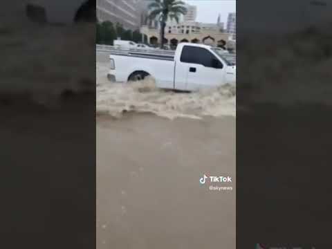 Heavy rainfall floods Jeddah streets - The Global Herald
