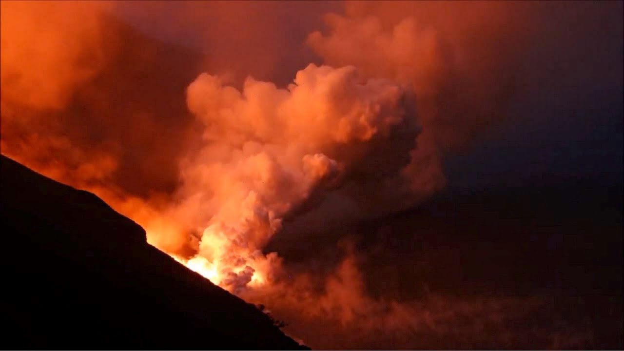 Massive ash cloud observed as Stromboli volcano erupts in Italy - The ...