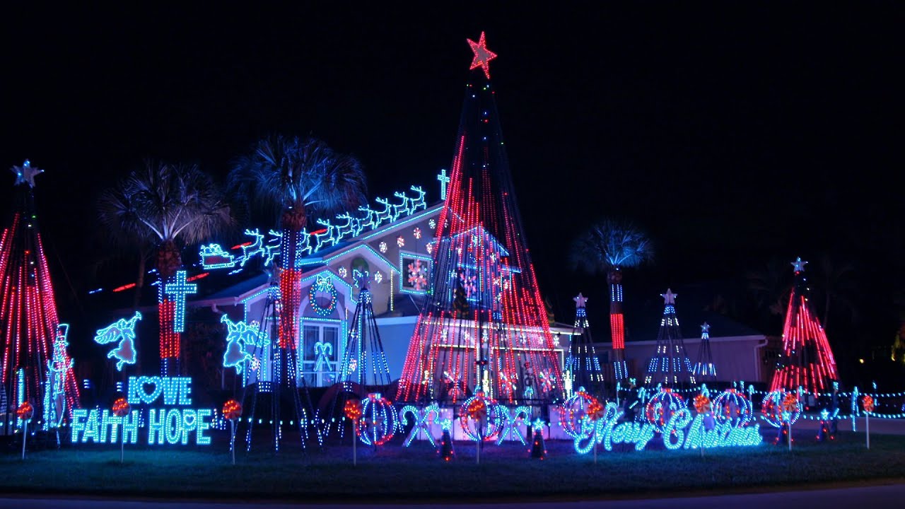 The Castle Family 's High-Tech Holiday Lights - The Great Christmas ...