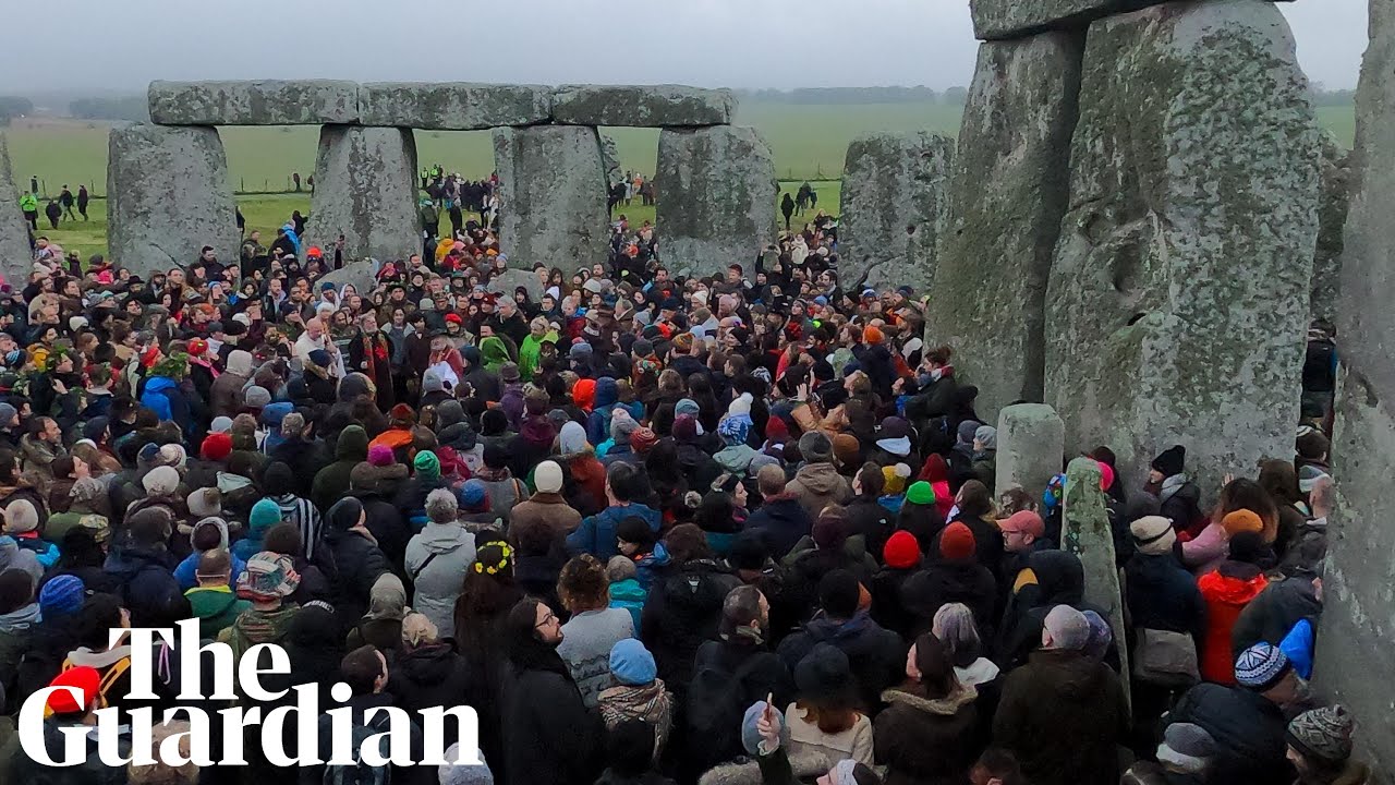 Record crowd celebrates winter solstice at Stonehenge – vide - The ...