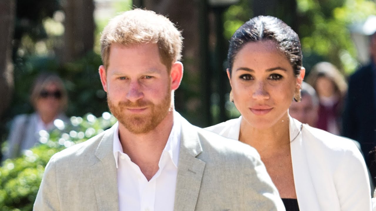 'Harry & Meghan' Faces Backlash as Royal Family Carries on With Christmas Cards and Official ...