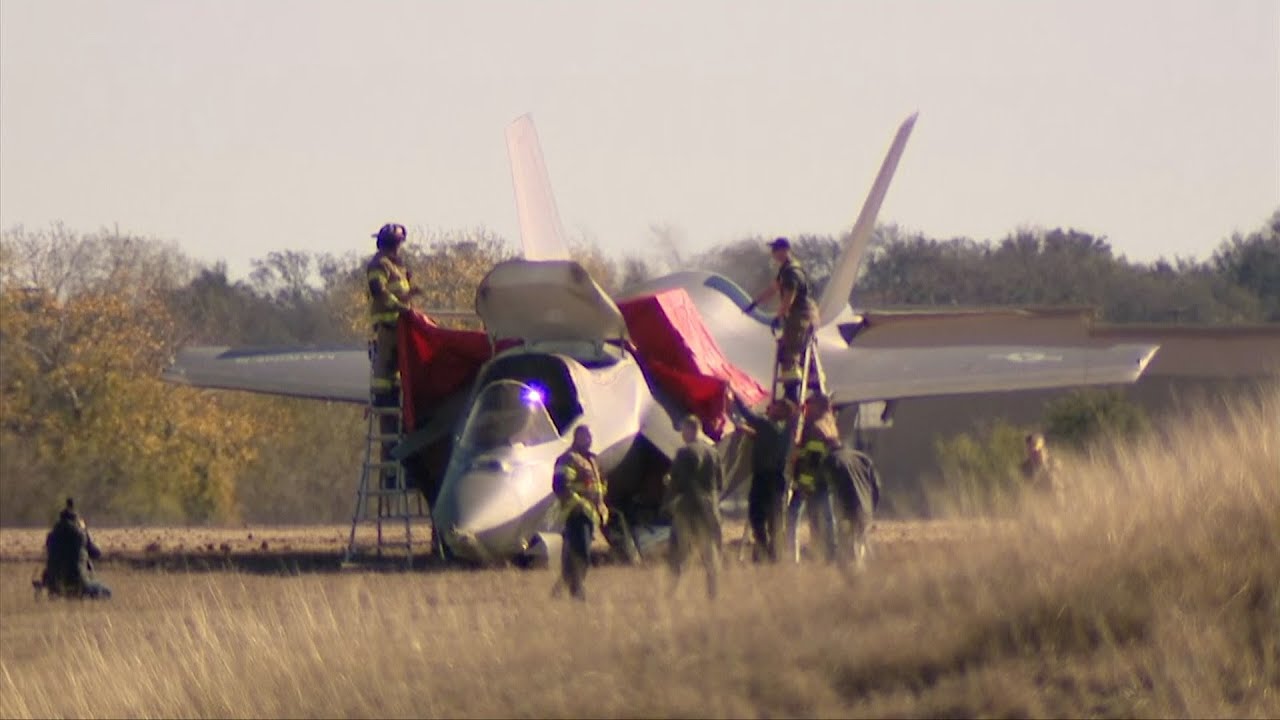 F-35 fighter jet crashes in Fort Worth, pilot ejects successfully - The ...