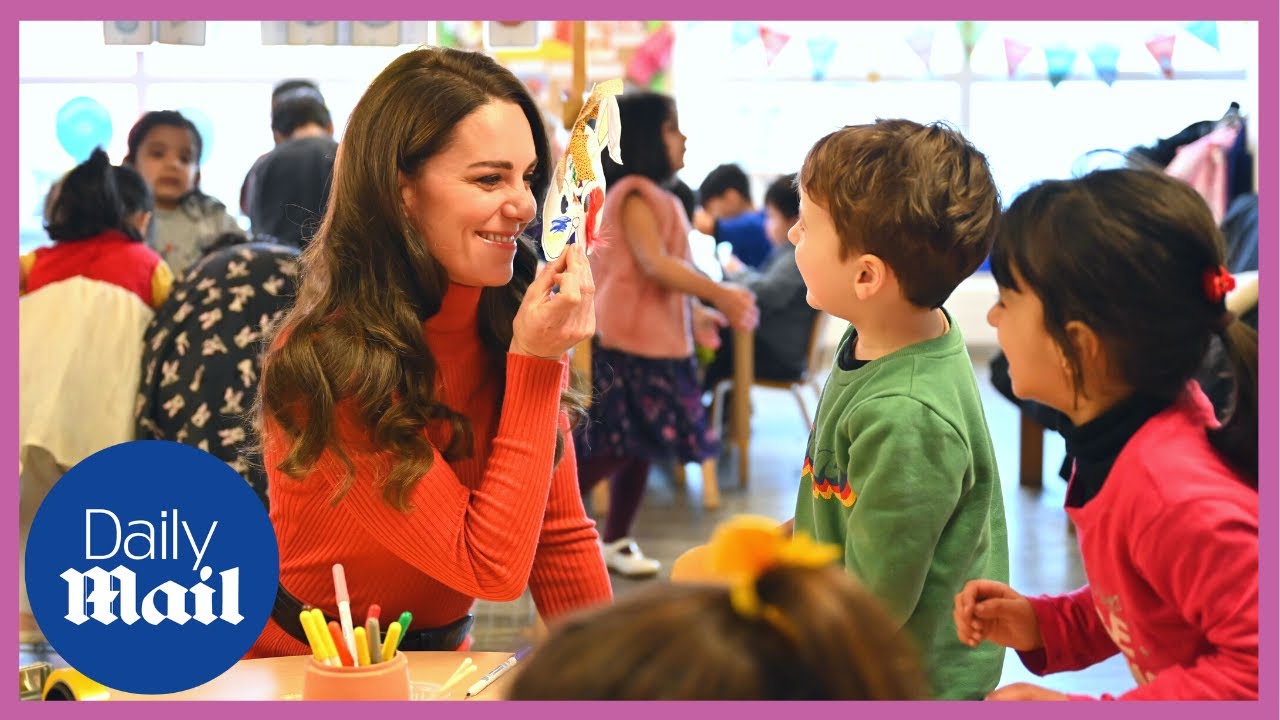 Kate Middleton plays with children at nursery and meets parents - The ...