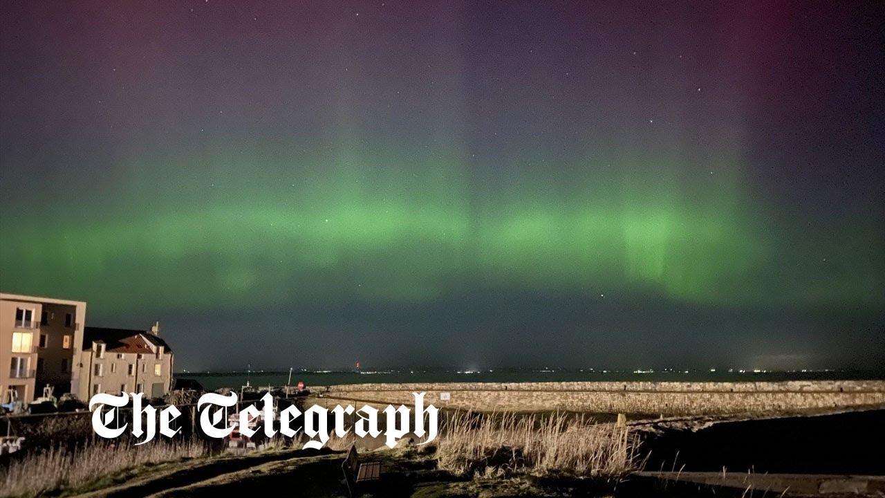 Breathtaking Northern lights across UK in rare aurora phenomenon - The ...