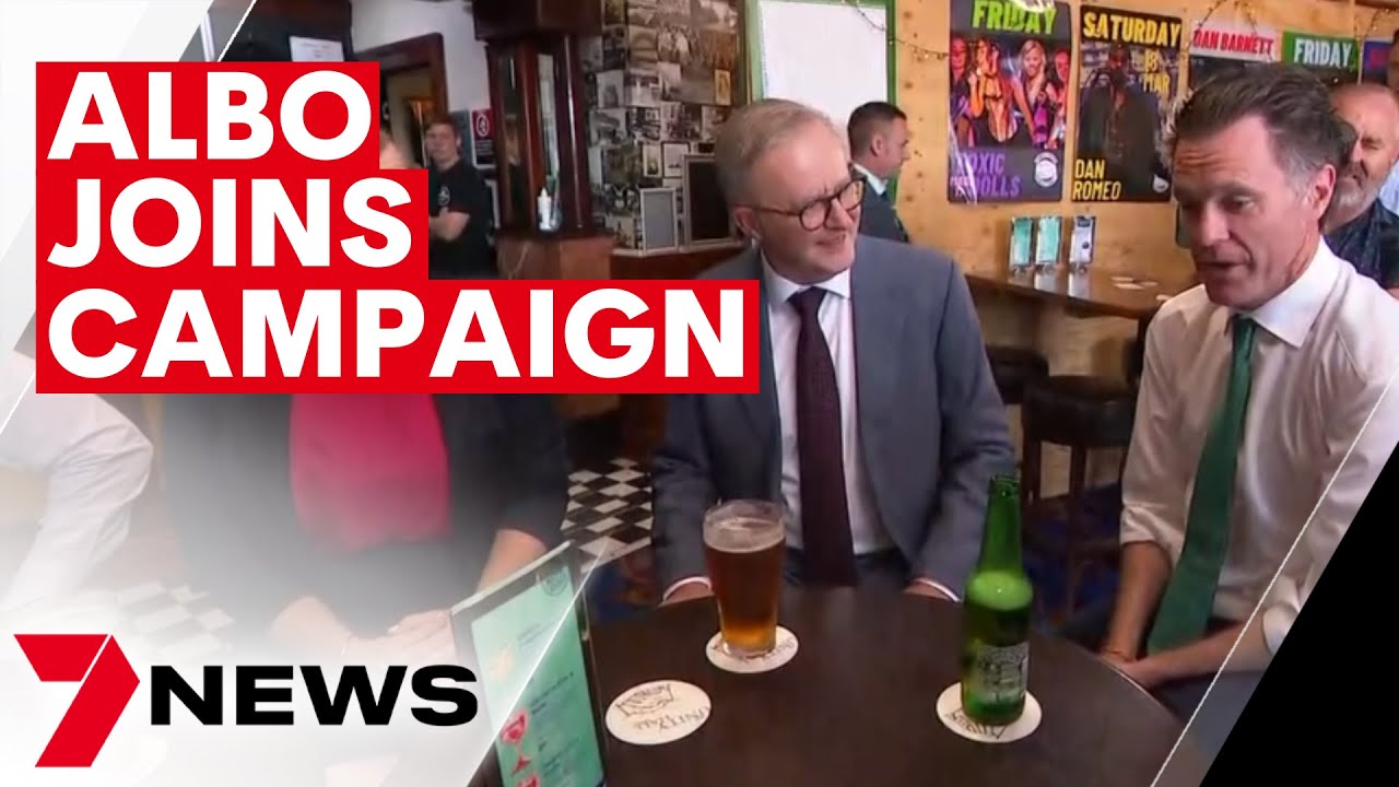 Anthony Albanese and Chris Minns share a beer at the Unity Hall Hotel ...