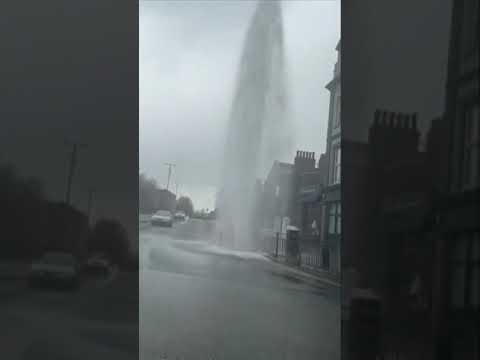 Jet of water sprays cars at busy roundabout in Woolwich - The Global Herald