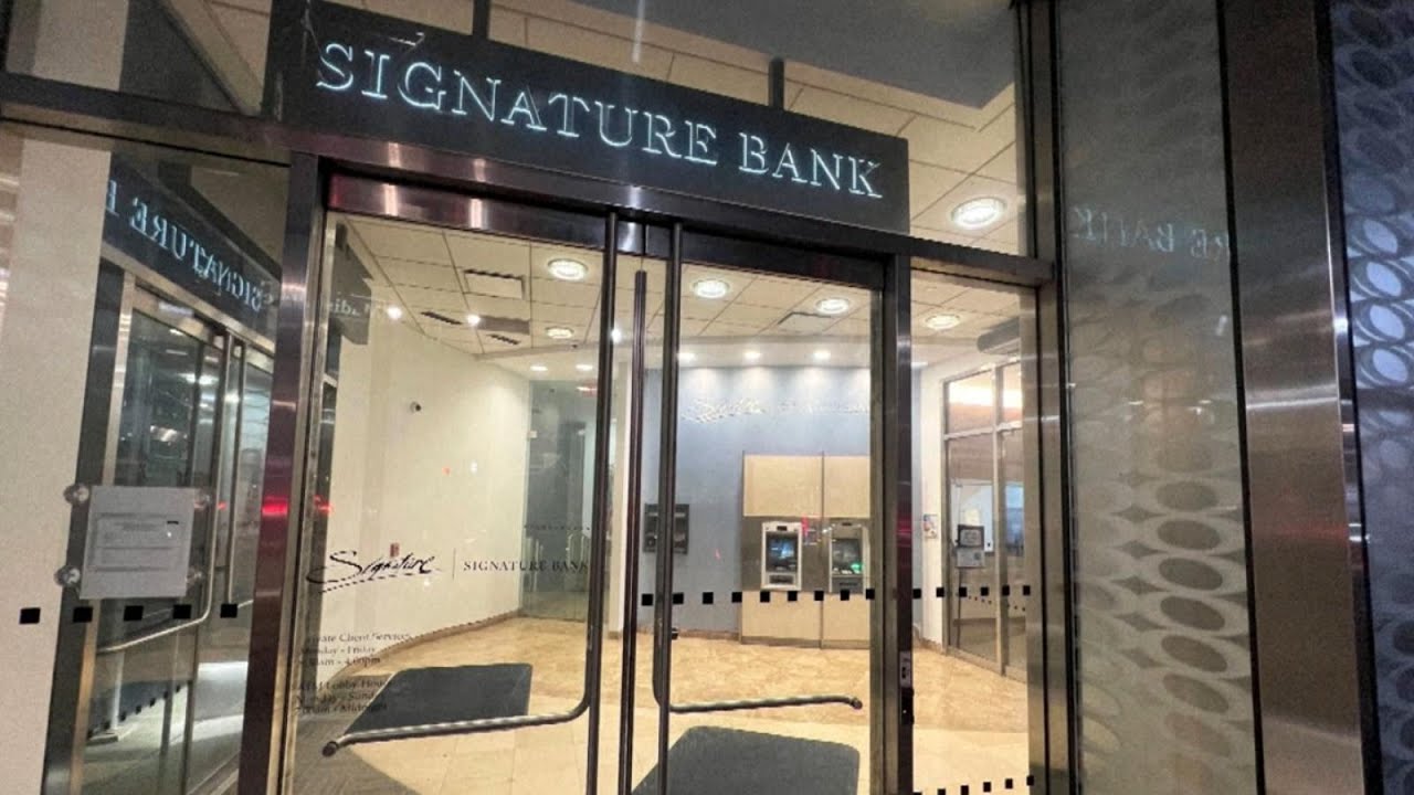 Former Wall Street banker reacts to banking collapse |ABCNL - The ...
