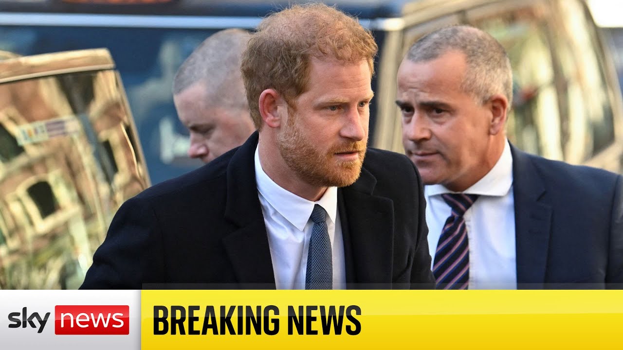 Prince Harry arrives at High Court for phone-tapping and privacy case ...
