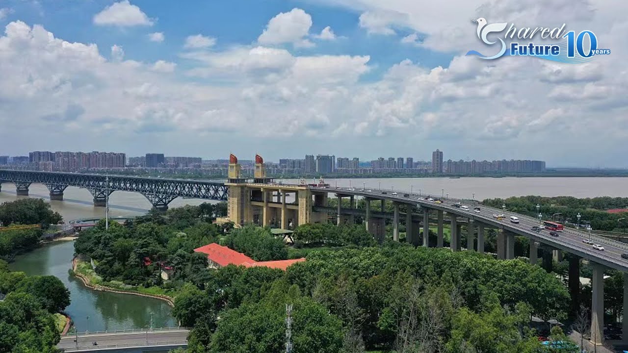 Live: Bird's-eye view of China's Nanjing Yangtze River Bridge, a ...