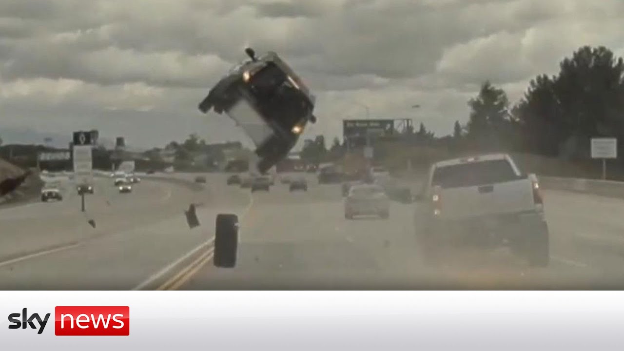 Los Angeles: Loose tyre sends car flying into air - The Global Herald