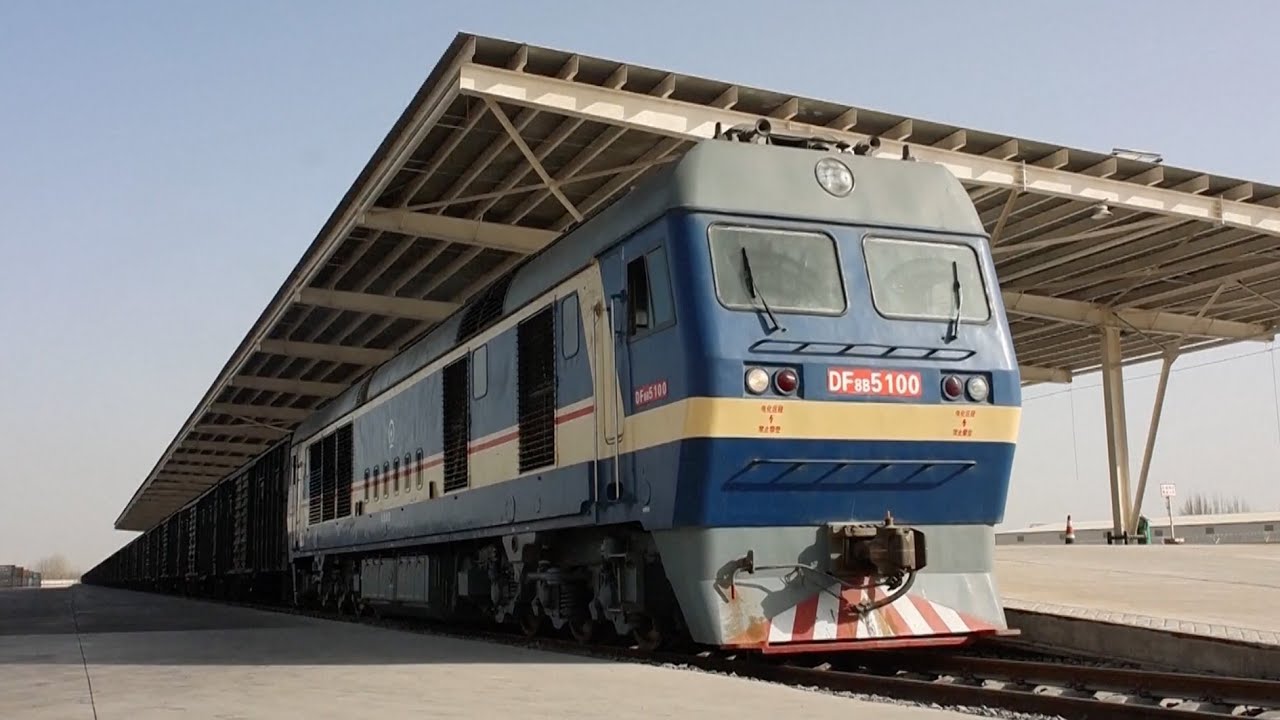 NW China's Xinjiang opens charter train route to transport cotton yarn ...