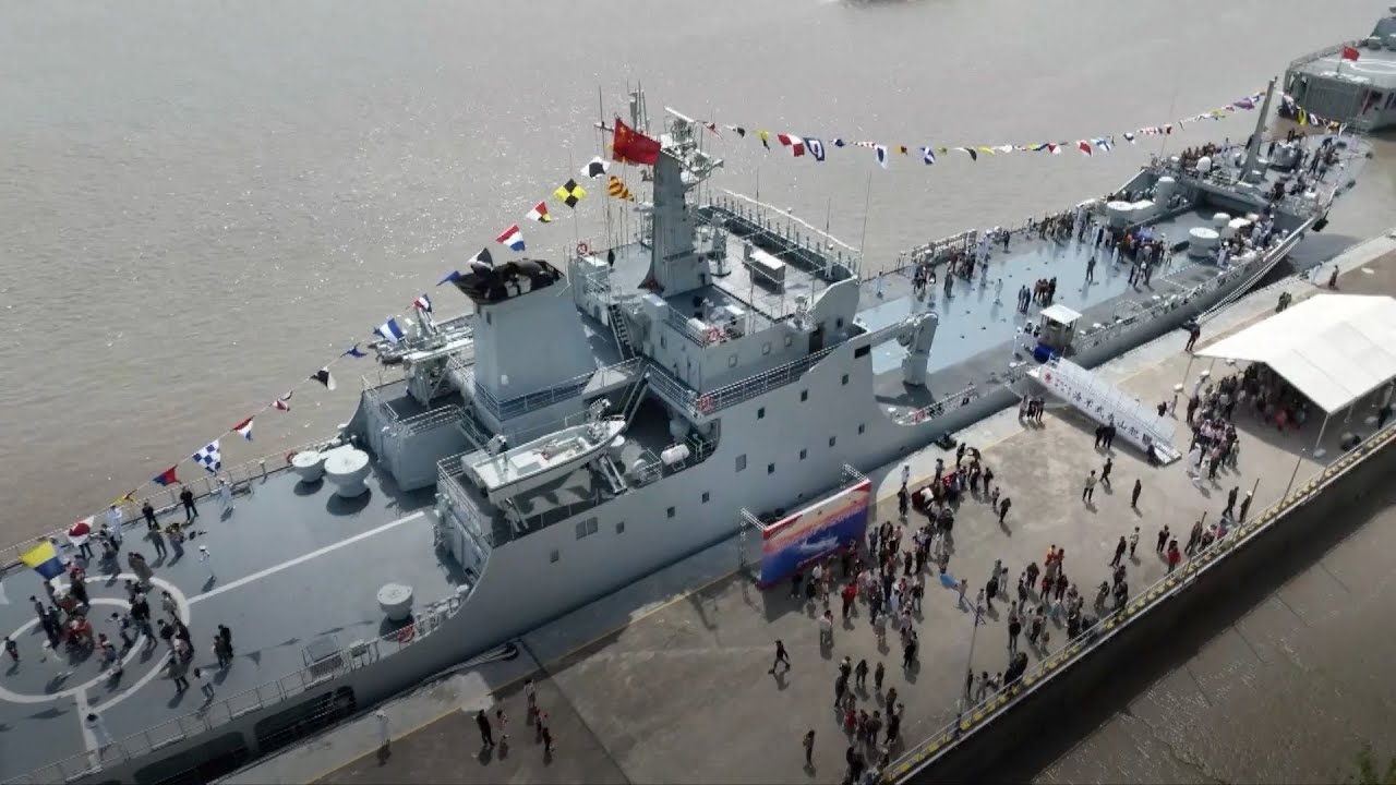 Chinese Navy opens amphibious tank landing ship for public visit to ...