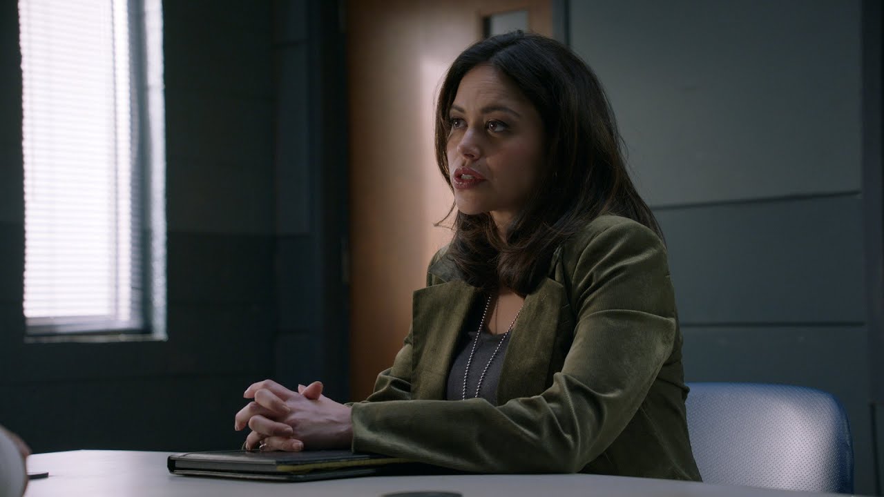 Detective Lopez Uses Her Pregnancy to Get a Confession - The Rookie ...