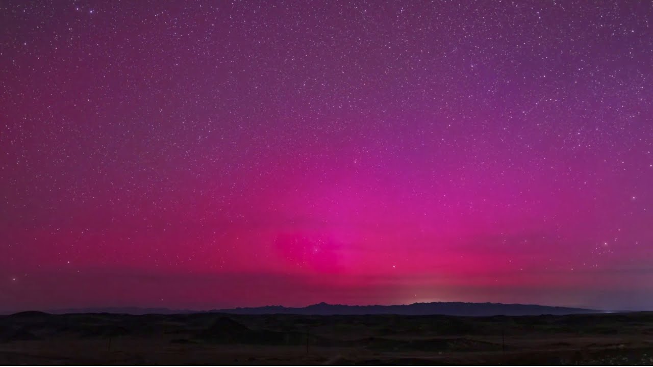 A surprise from the universe! Aurora burst with meteor shower stuns ...