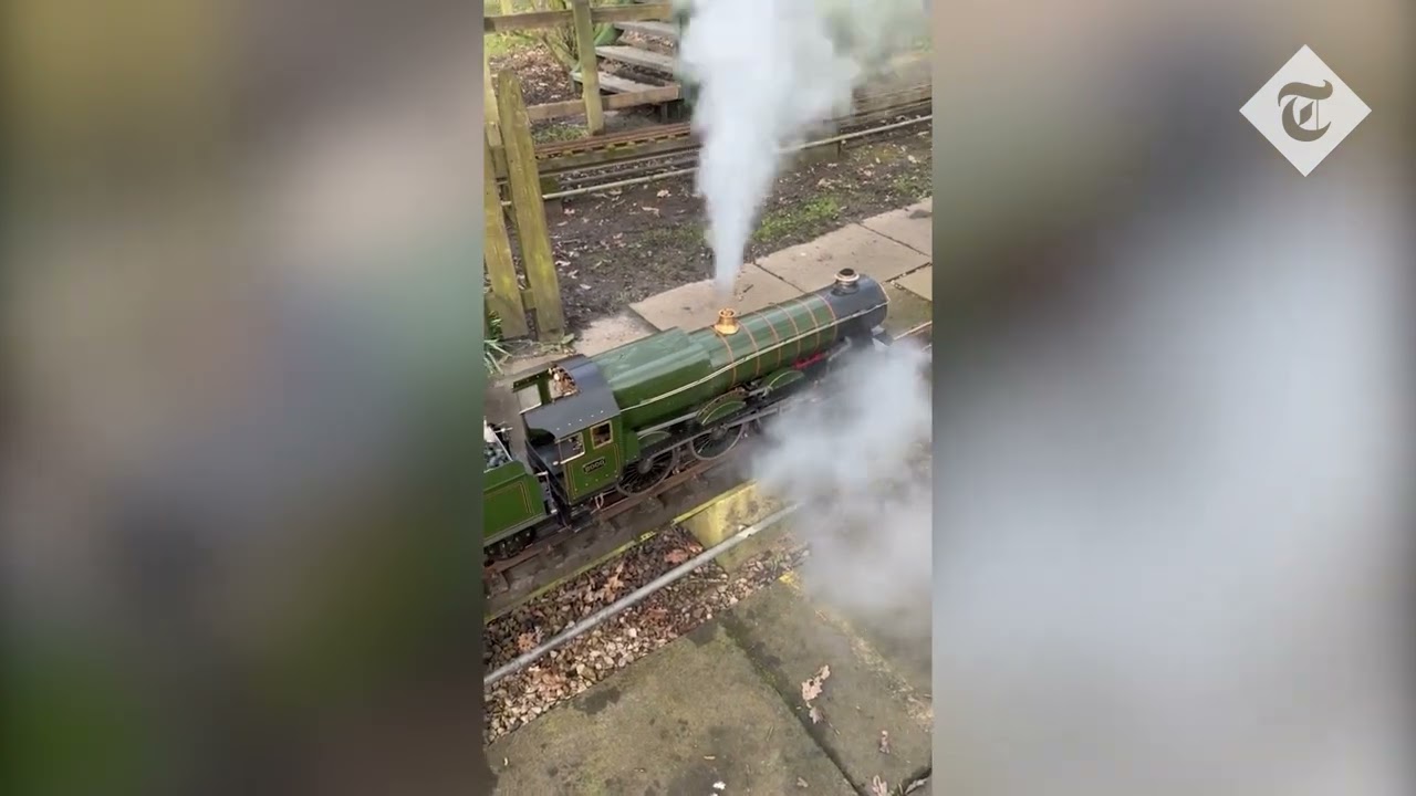 Train maker builds replica GWR King Class steam train worth £20,000 ...