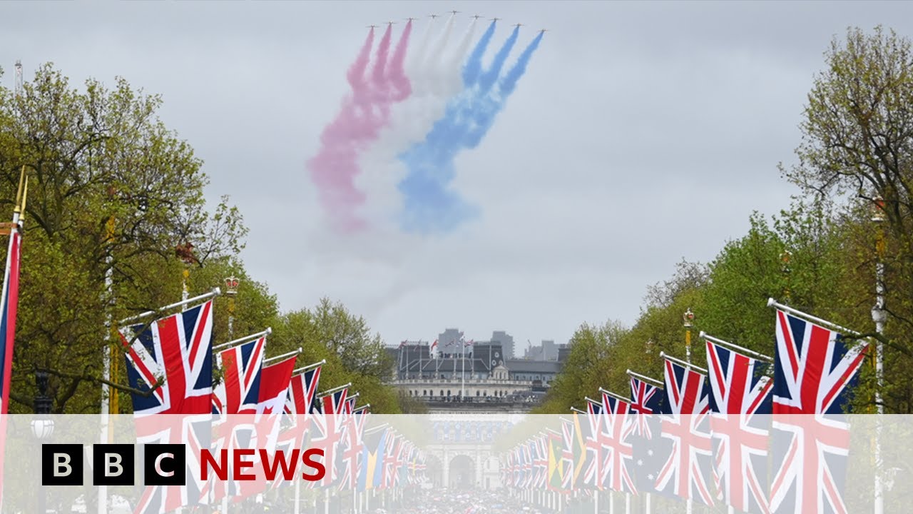 King Charles and the Royal Family watch the Red Arrows fly over ...