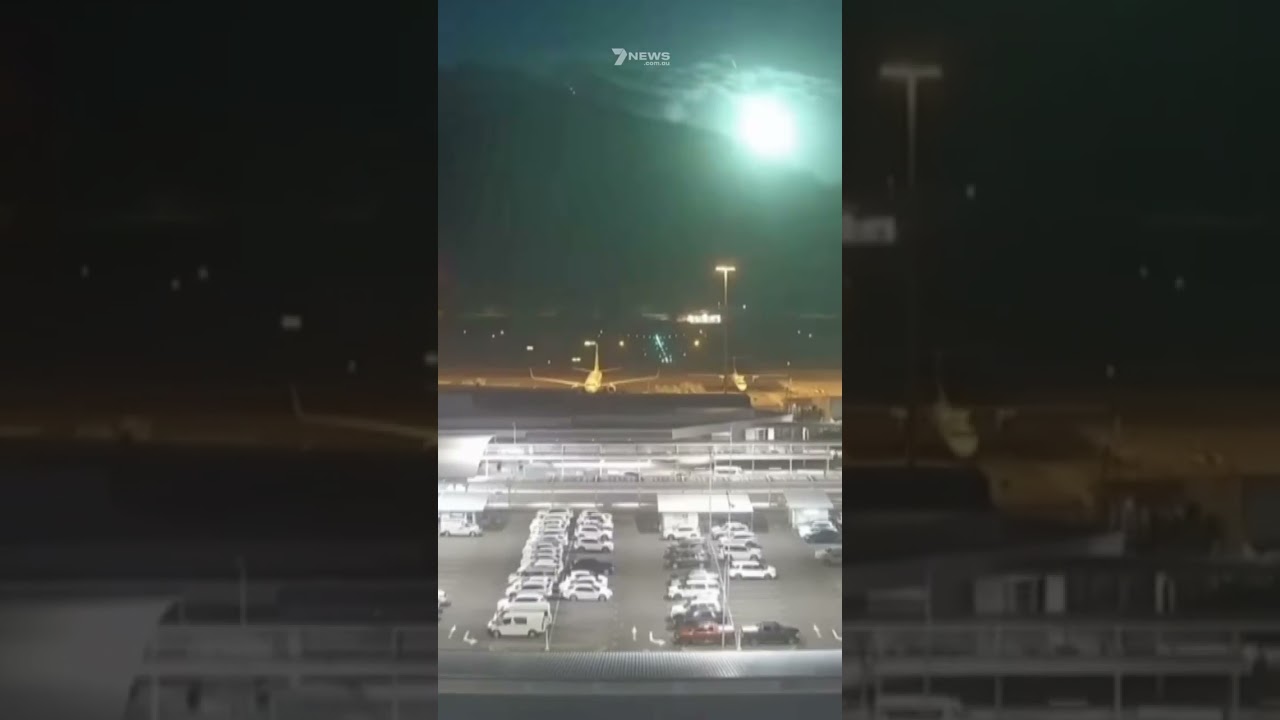 Meteor burns up over North Queensland in epic spectacle | 7NEWS - The ...