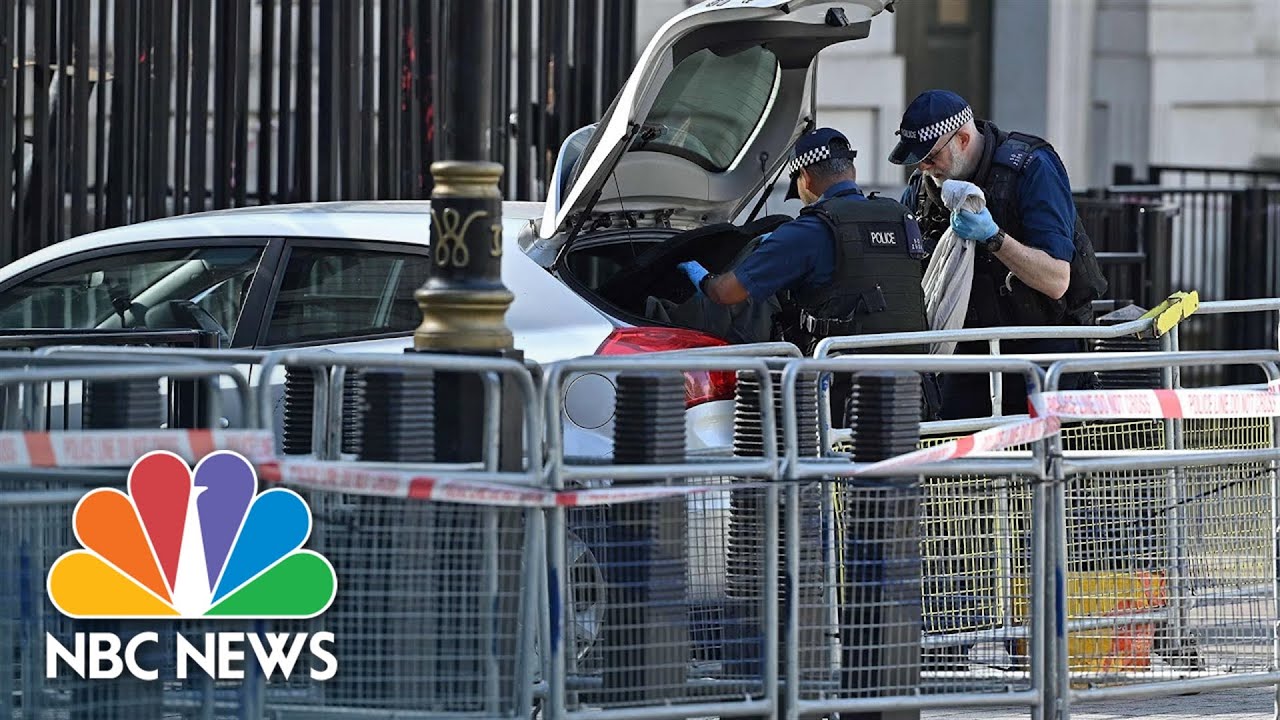 Watch: Passersby panic as car crashes into gates of Downing Street ...