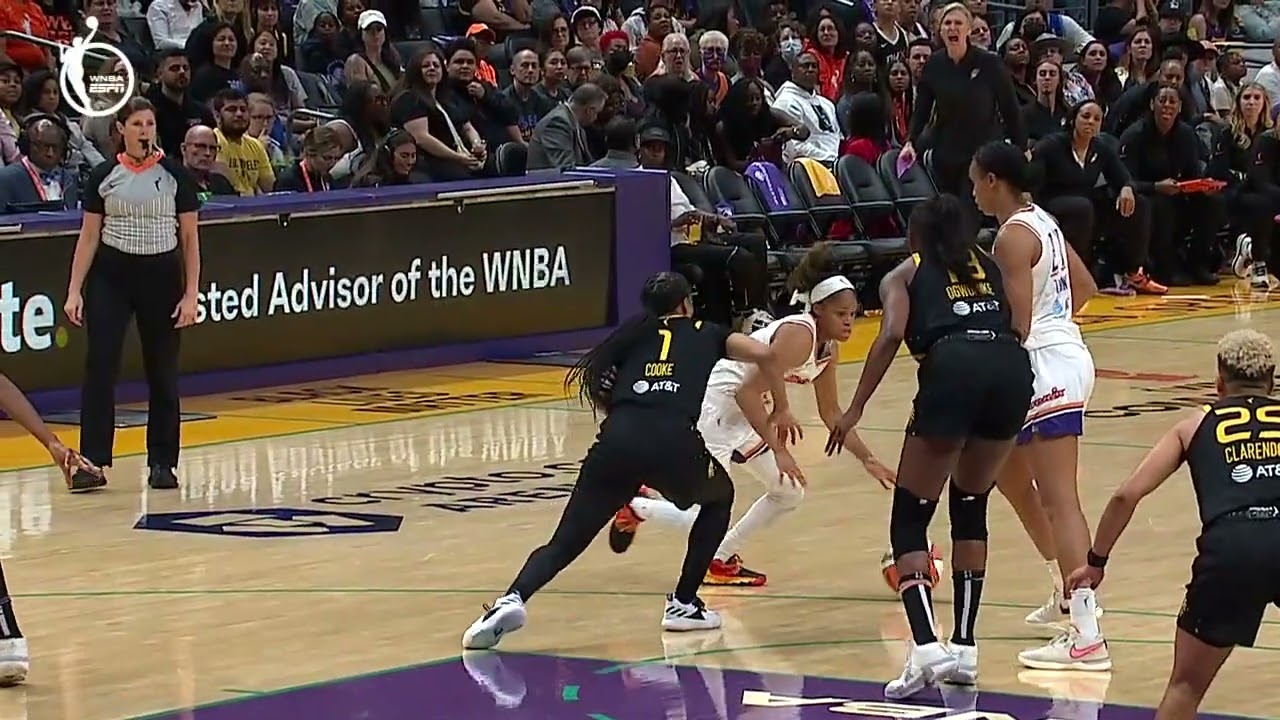 Zia Cooke exits to locker room after knee collision in WNBA debut | WNBA on ESPN - The Global Herald