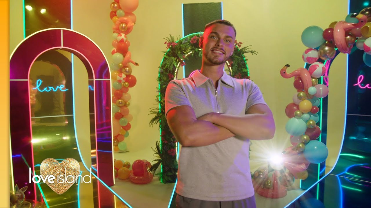 Audio Described: George Fensom | Love Island Series 10 - The Global Herald